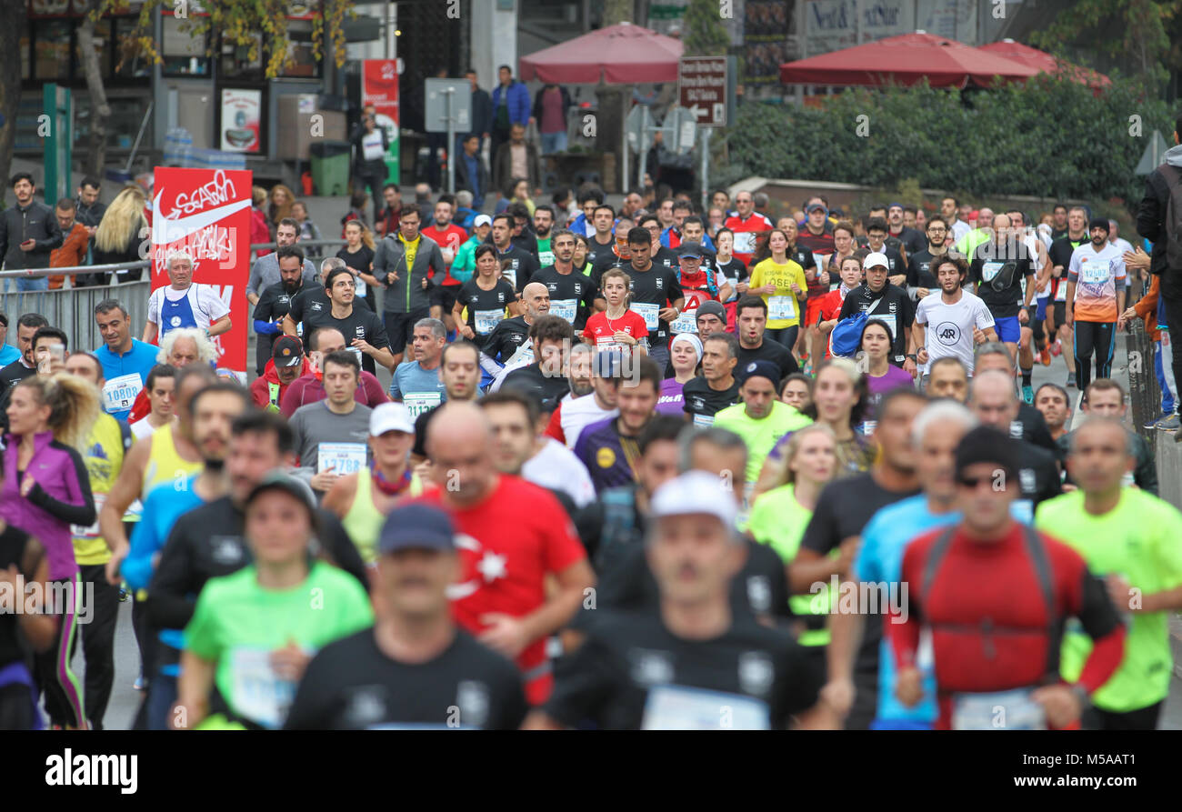 ISTANBUL, TURKEY - NOVEMBER 12, 2017: Athletes running in 39. Istanbul ...