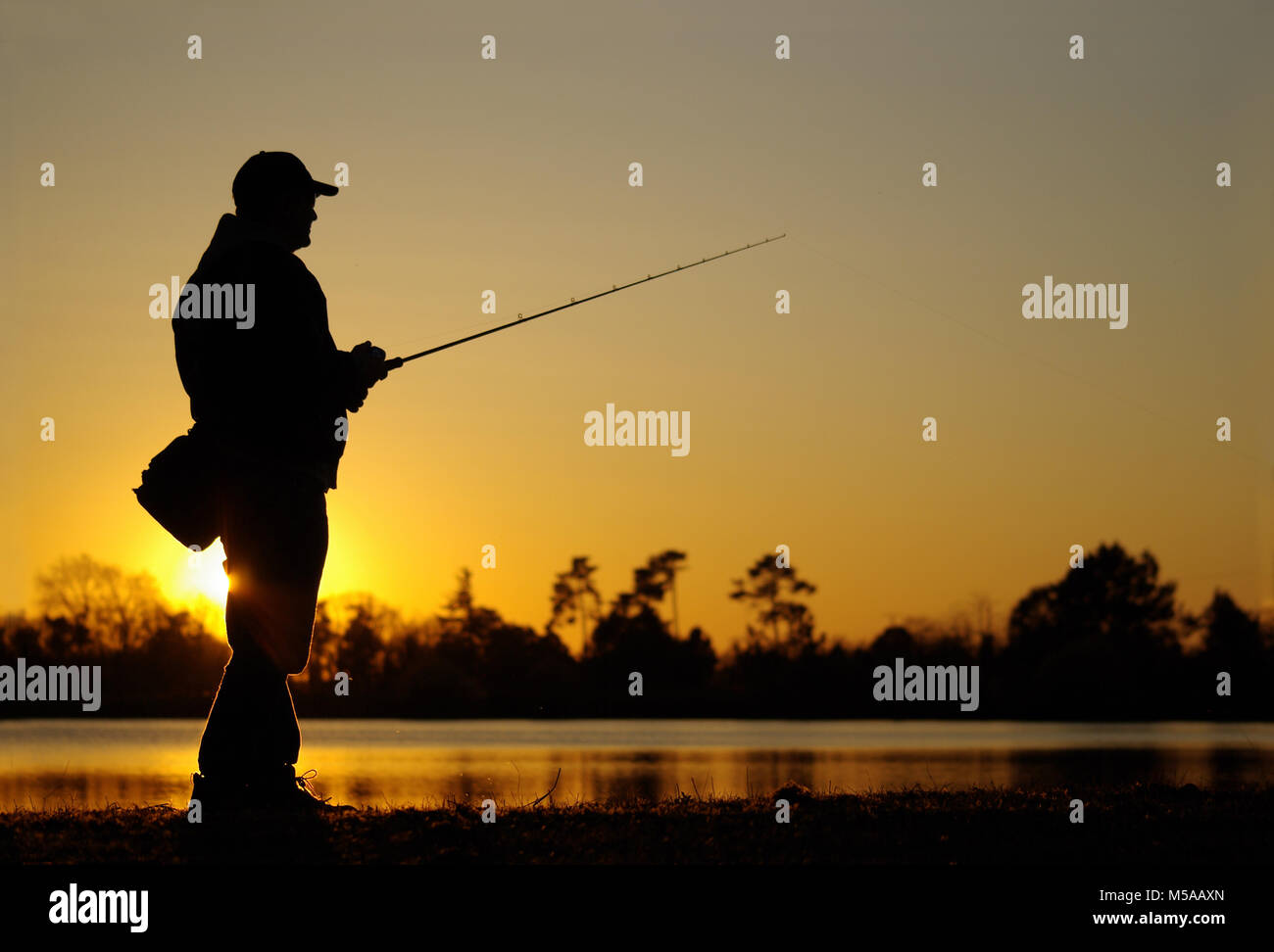 Fishing scene hi-res stock photography and images - Alamy