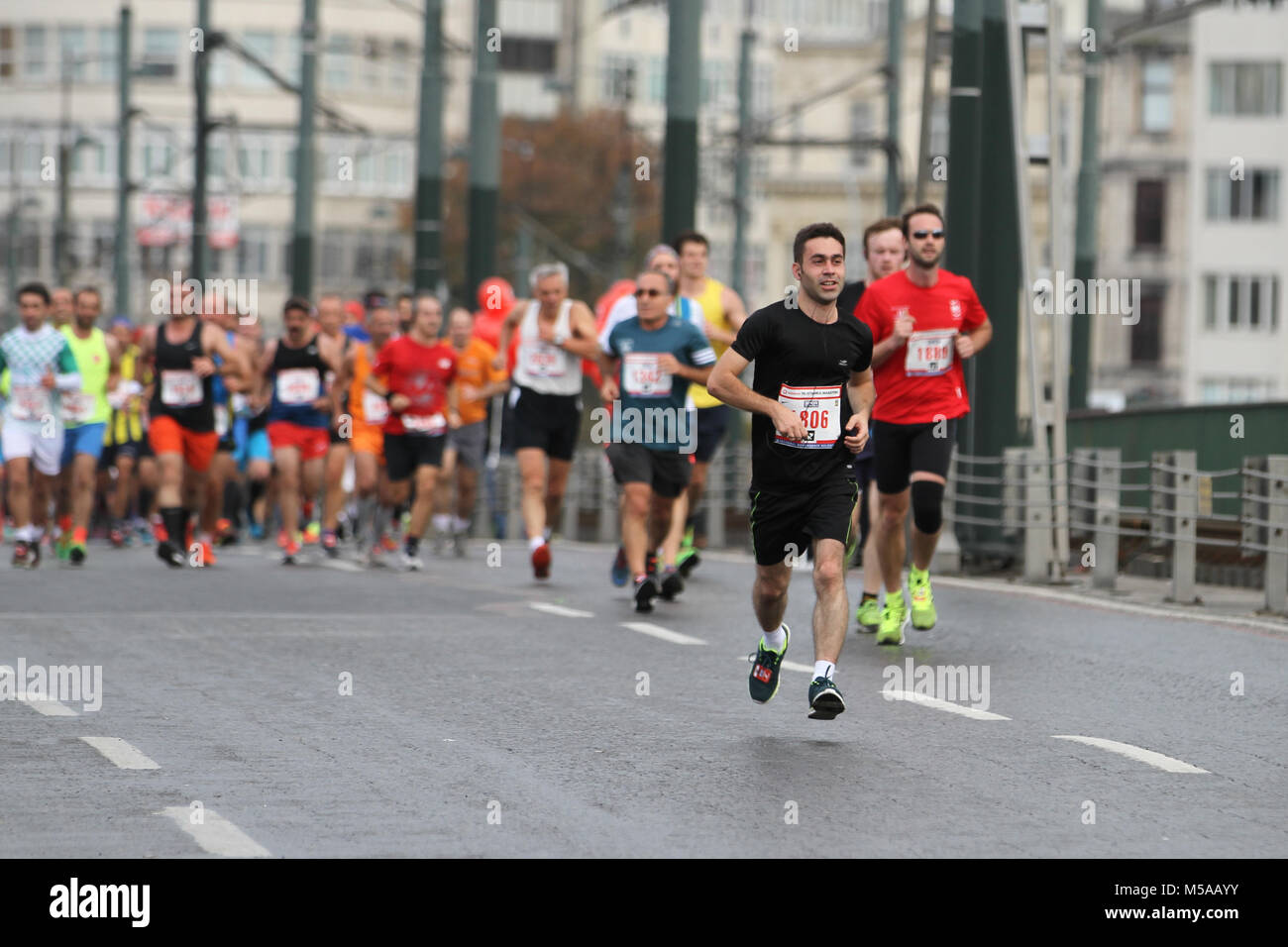 ISTANBUL, TURKEY - NOVEMBER 12, 2017: Athletes running in 39. Istanbul ...