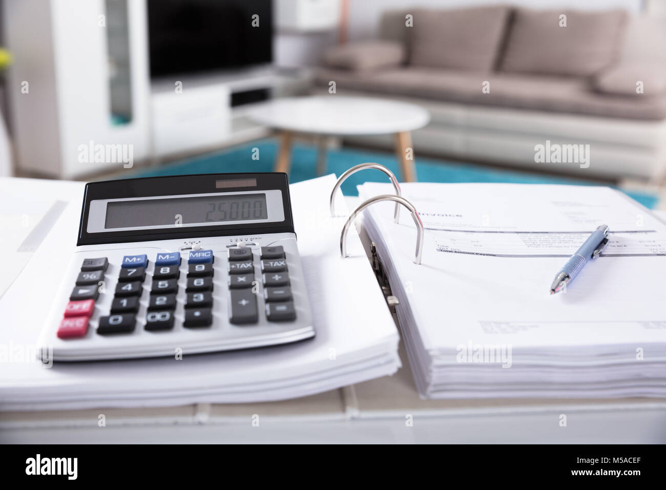 Calculator receipt hi-res stock photography and images - Alamy