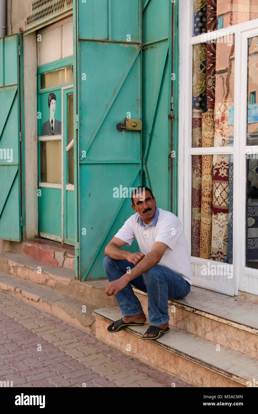 African shopkeeper hi-res stock photography and images - Alamy