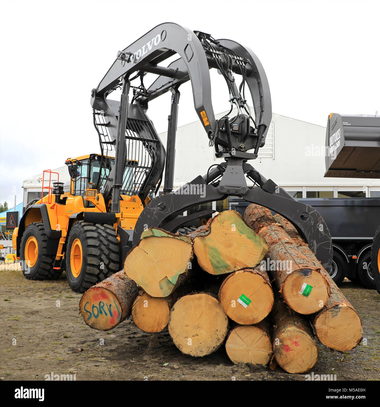 Wheel claw hi-res stock photography and images - Alamy