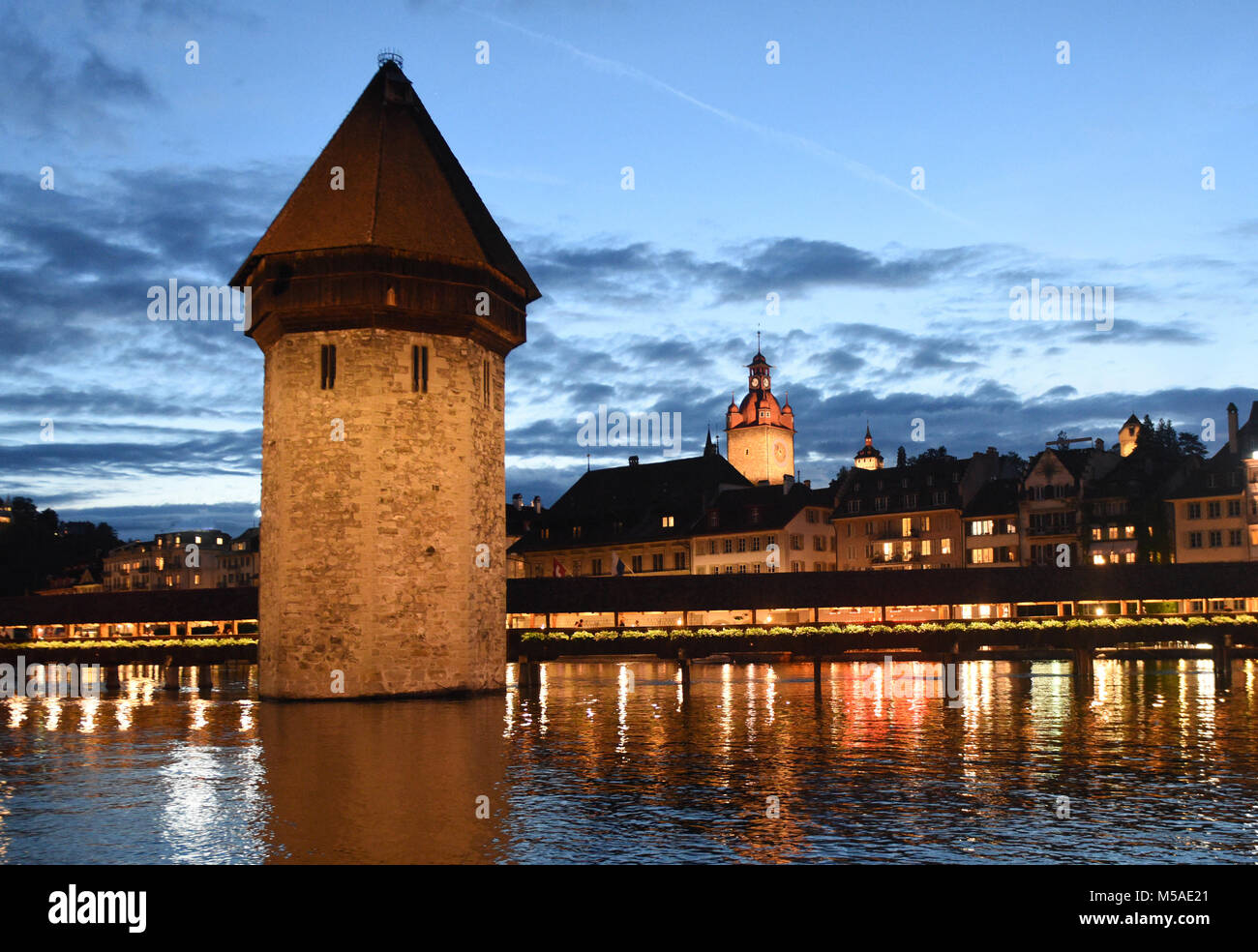 Lucerne cityscape at night Switzerland. Chapel Bridge (Kapellbrucke ...