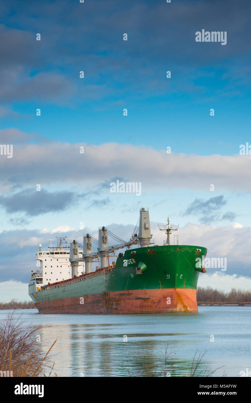 Great lakes bulk cargo carrier hi-res stock photography and images - Alamy