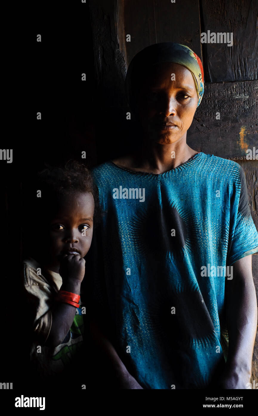 Portrait of Zame Umar and her daughter. Her husband drowned in the ...