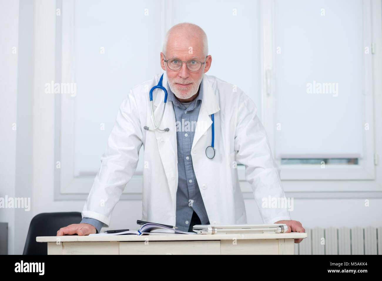 portrait of medical doctor with a stethoscope Stock Photo - Alamy