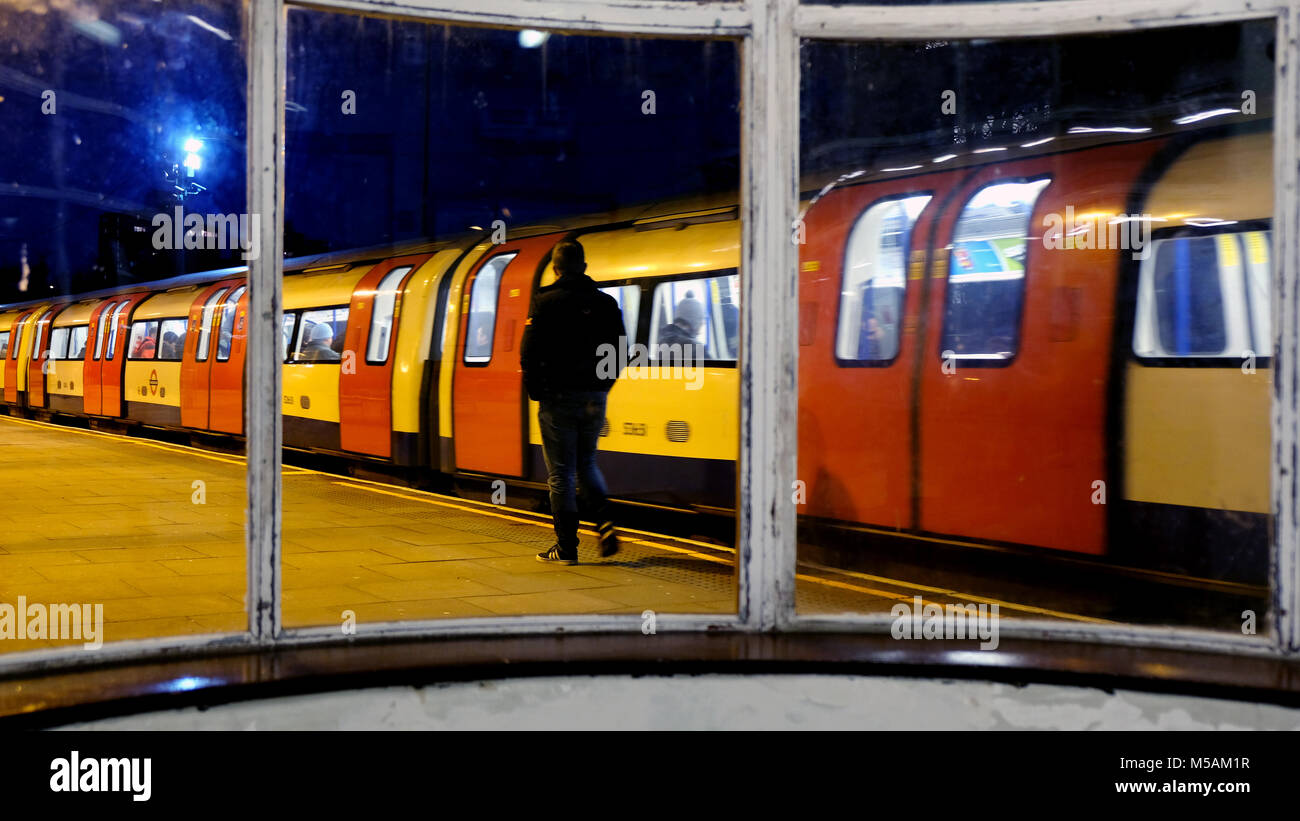 East Finchley underground station night Stock Photo - Alamy