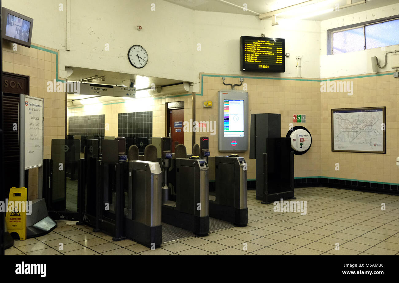 East Finchley underground station night Stock Photo - Alamy