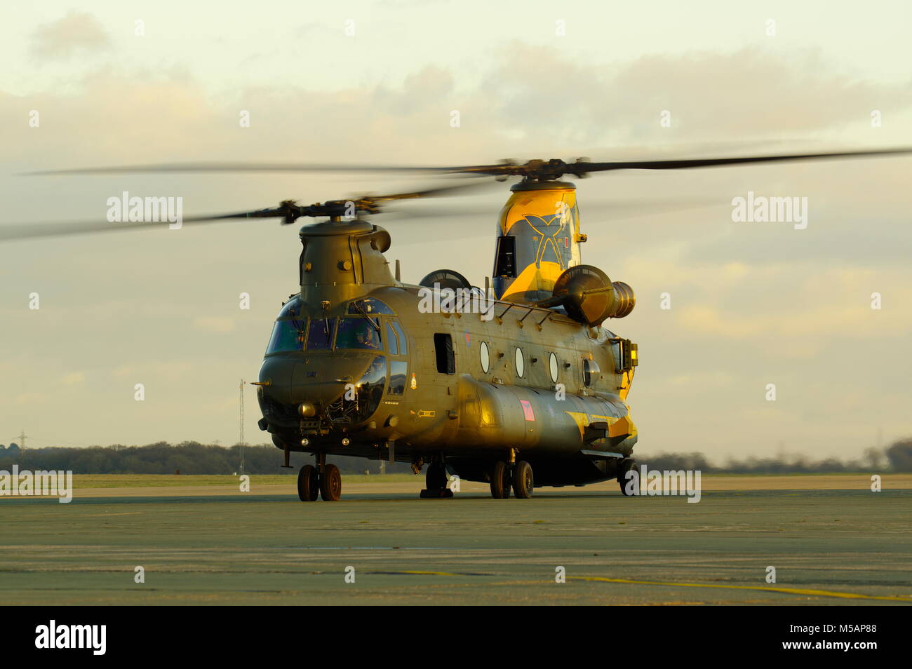 Boeing Vertol CH-47, Chinook Helicopter, RAF Odiham Stock Photo - Alamy