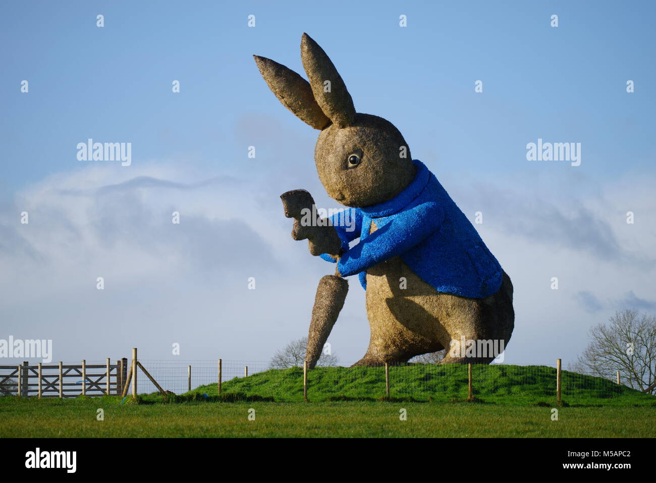 Peter rabbit sculpture straw hi-res stock photography and images - Alamy