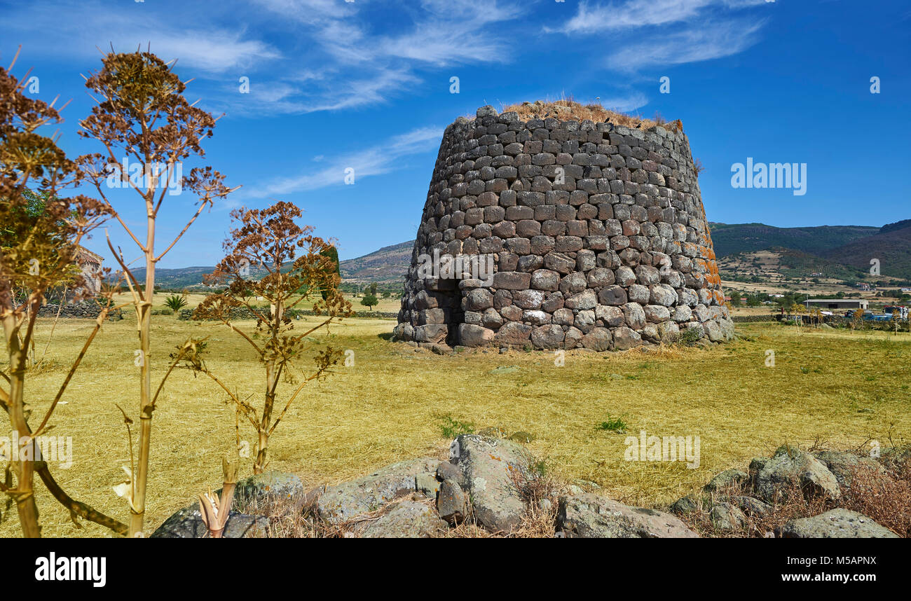 Picture and image of the prehistoric Nuragic ruins of Nuraghe Santa ...