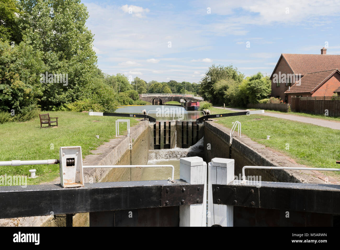 Canal lock, Caen Hill Locks, Wiltshire, UK Stock Photo - Alamy