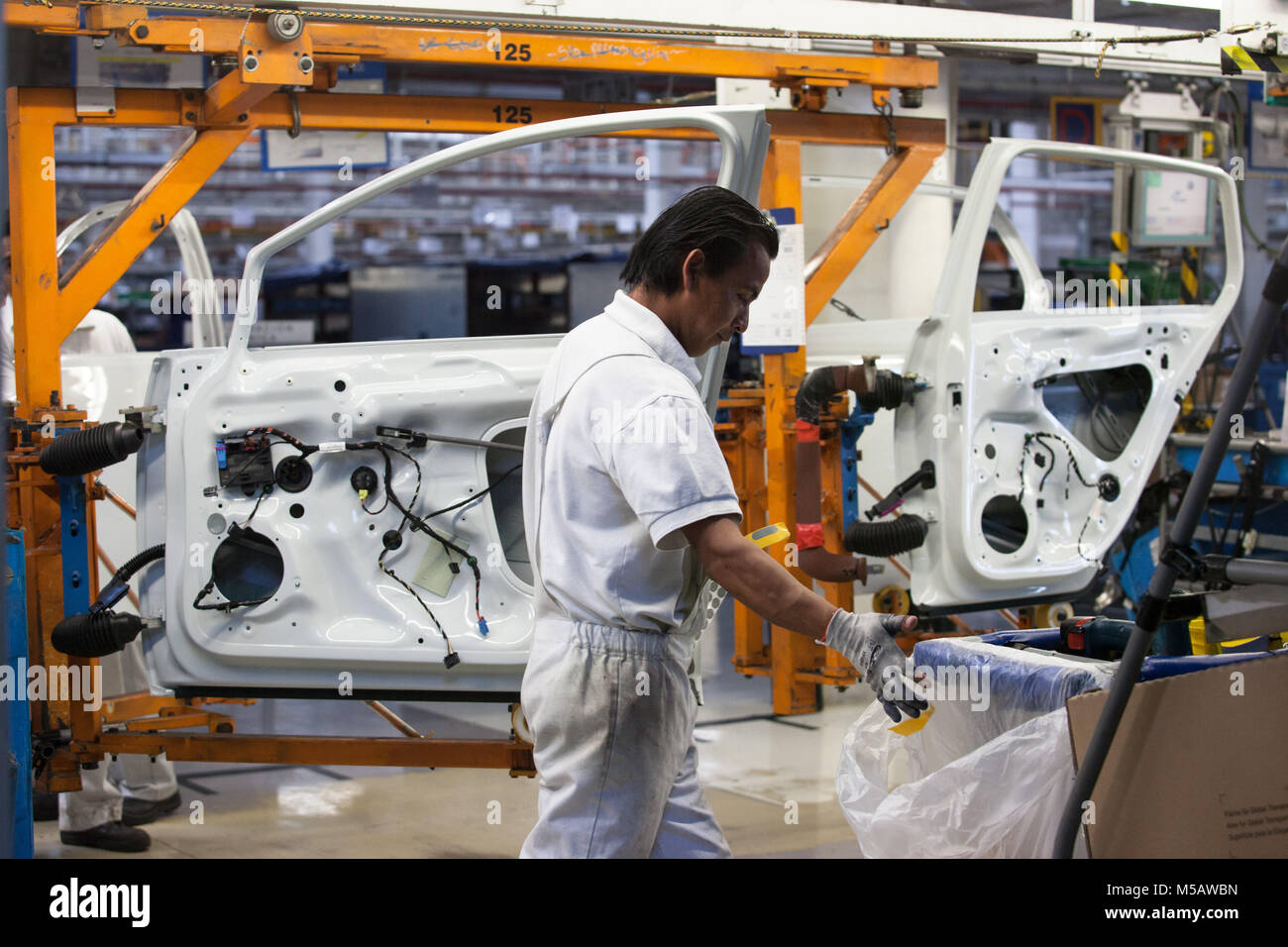 Volkswagen mexico factory hi-res stock photography and images - Alamy