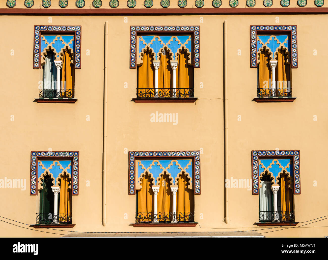 Architecture moorish windows hi-res stock photography and images - Alamy