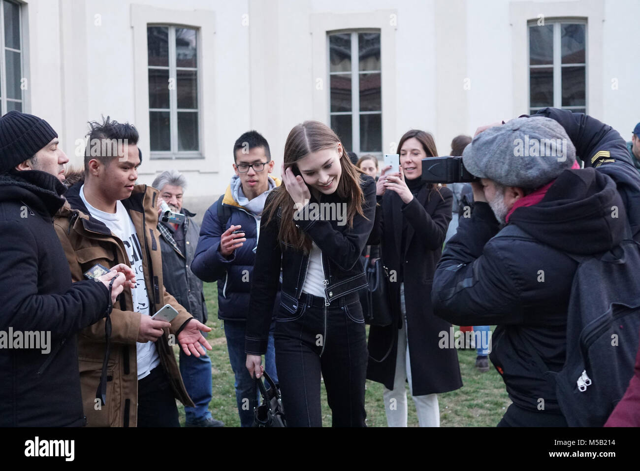 Paparazzi shots hi-res stock photography and images - Alamy
