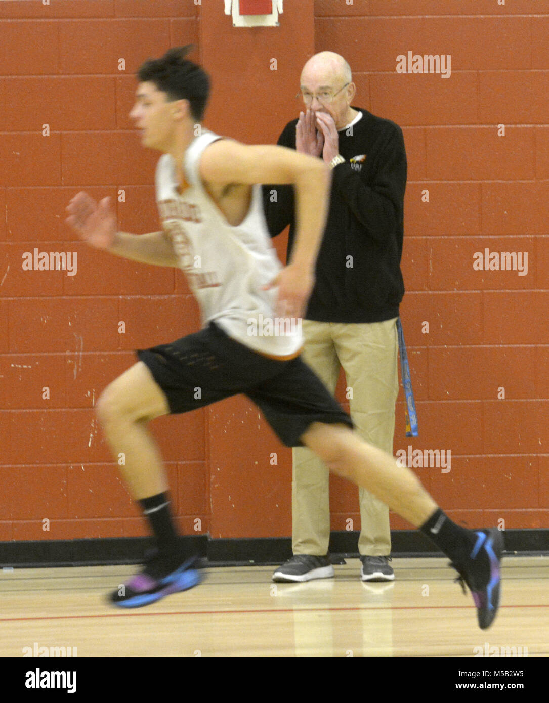 U.S. 21st Feb, 2018. SPORTS -- Eldorado volunteer assistant coach, Jim ...