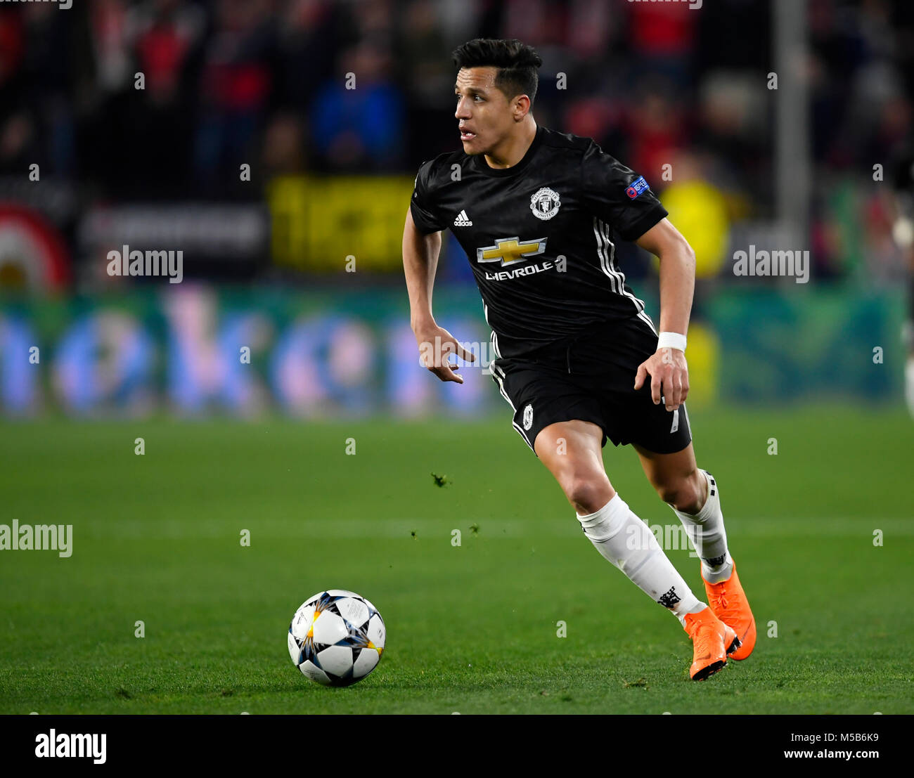 Alexis sanchez of manchester united during th hi-res stock photography ...