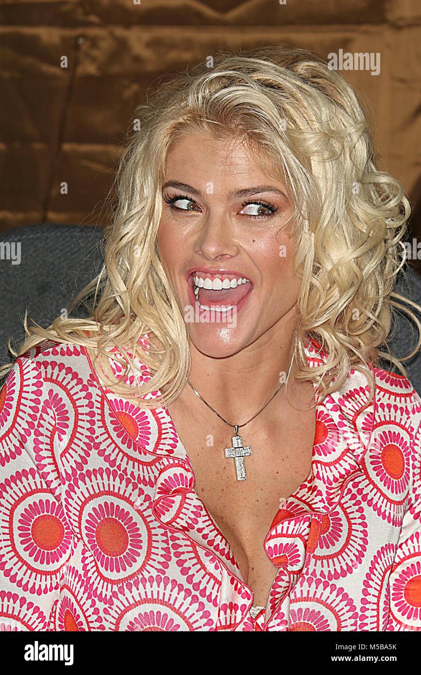 CelebrityArchaeology.com New York City 2005 FILE PHOTO ANNA NICOLE ...