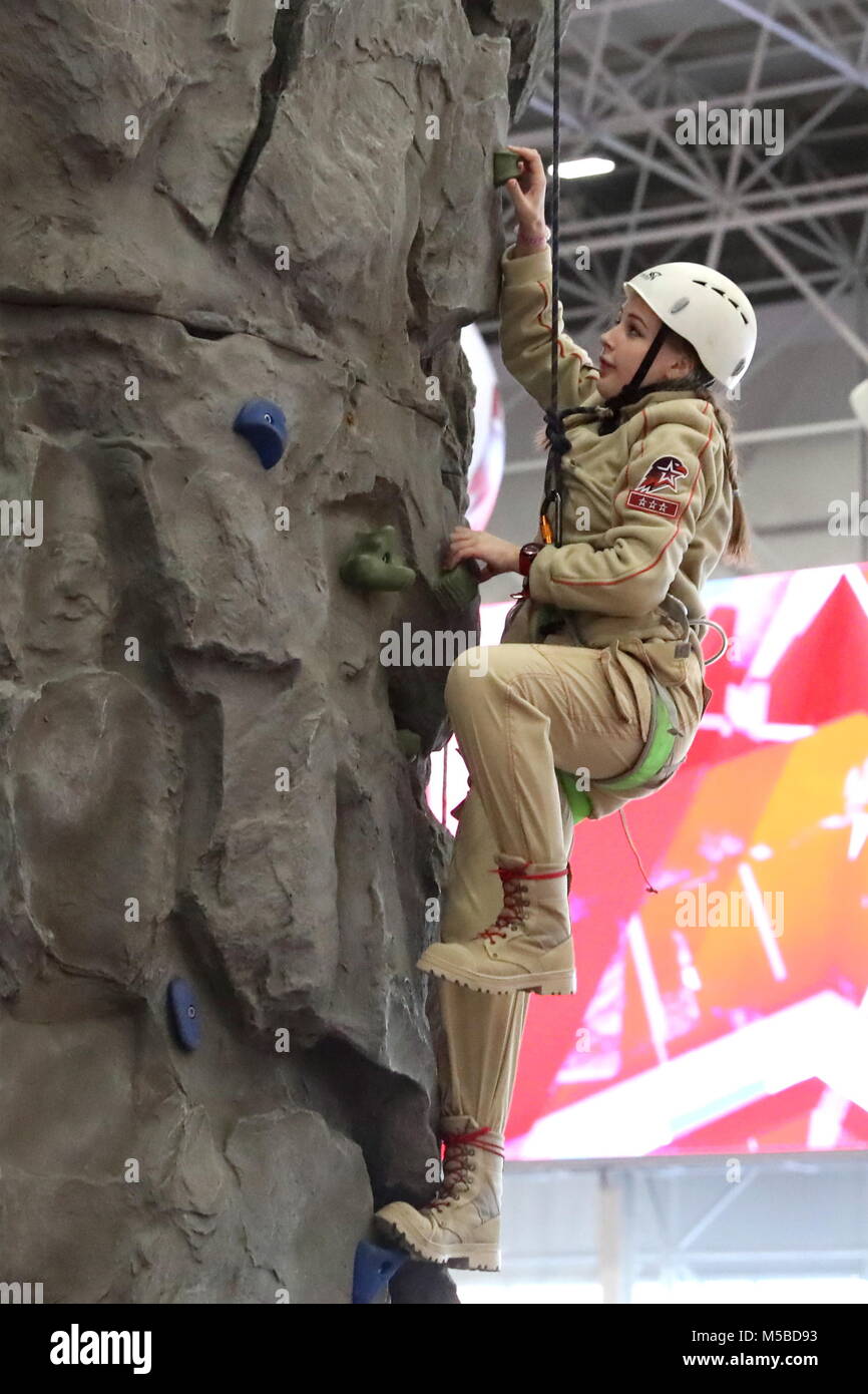 Army Rock Climbing Wall High Resolution Stock Photography and Images ...