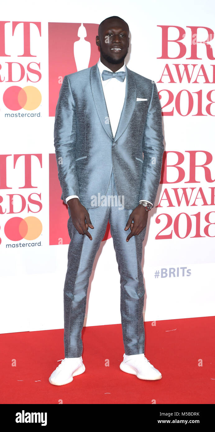 Shiny gold tooth photo hi-res stock photography and images - Alamy