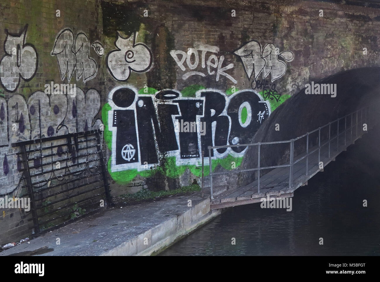 Urban wood bridges hi-res stock photography and images - Alamy