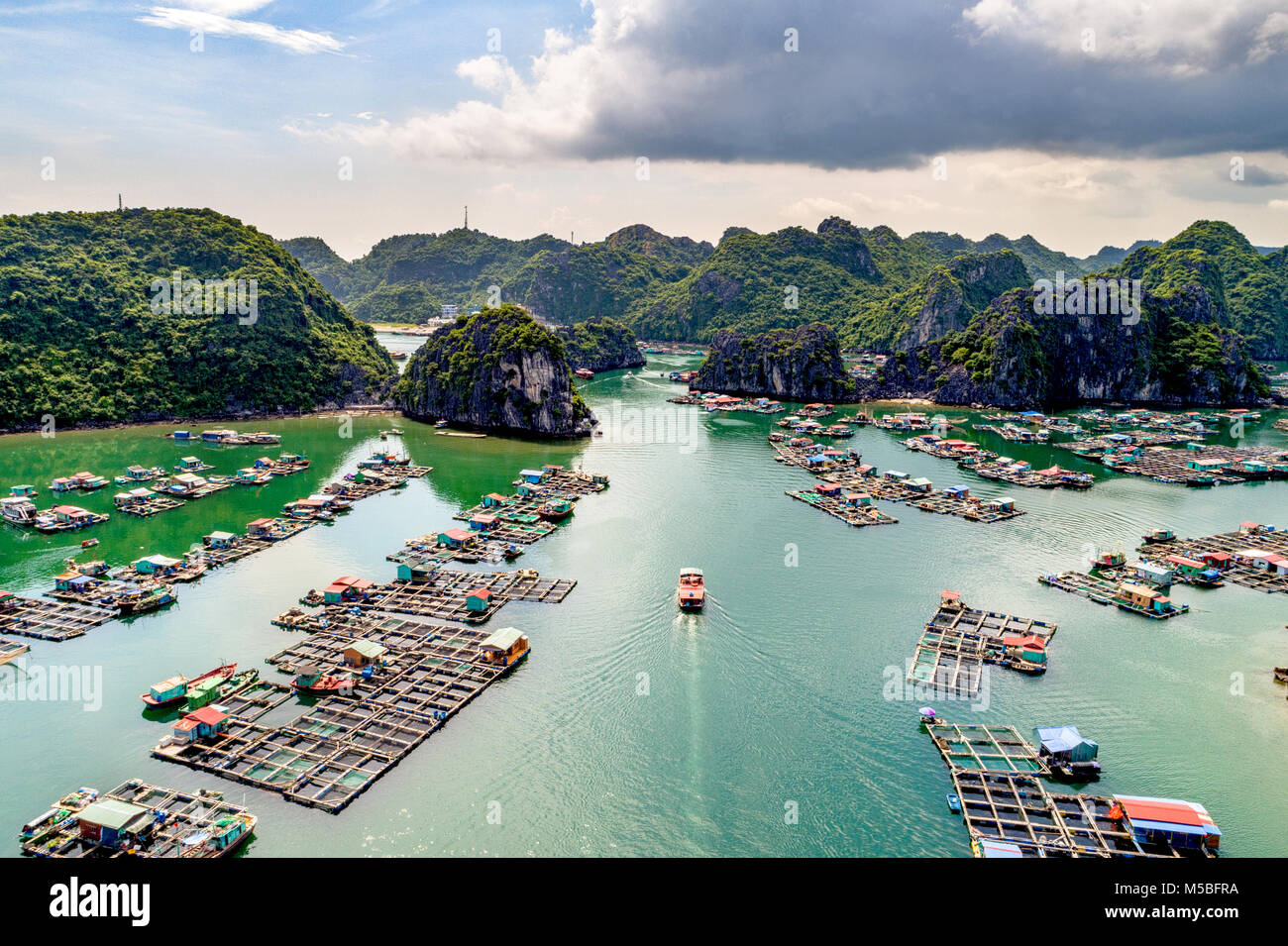 Floating fishing village and rock island in " Lan Ha " Bay, Vietnam ...
