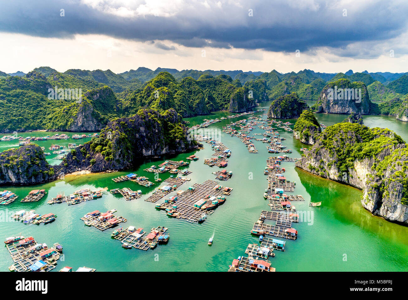 Floating fishing village and rock island in " Lan Ha " Bay, Vietnam ...