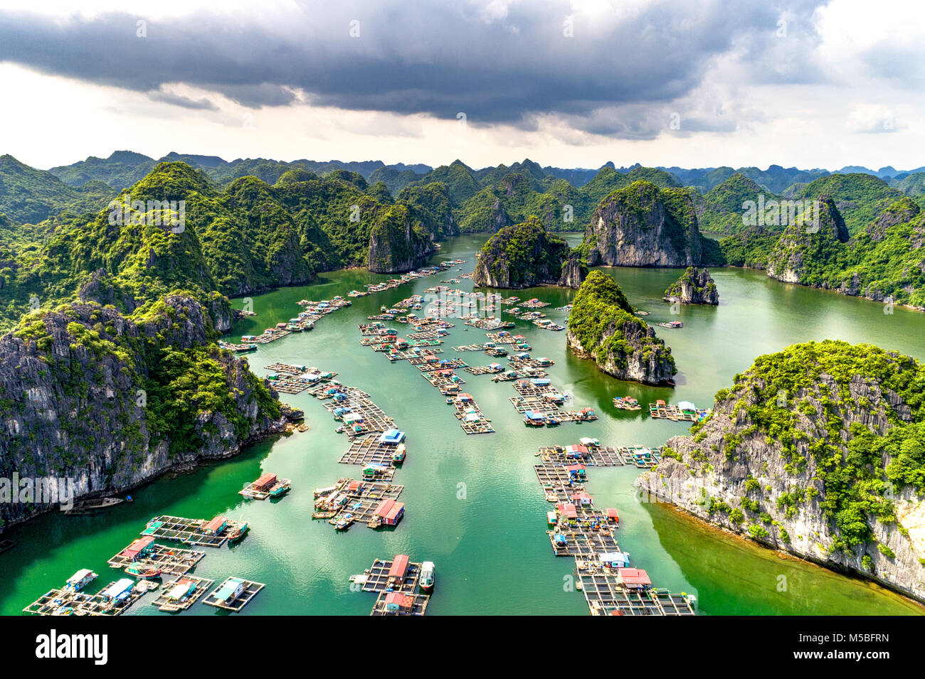 Floating fishing village and rock island in " Lan Ha " Bay, Vietnam ...
