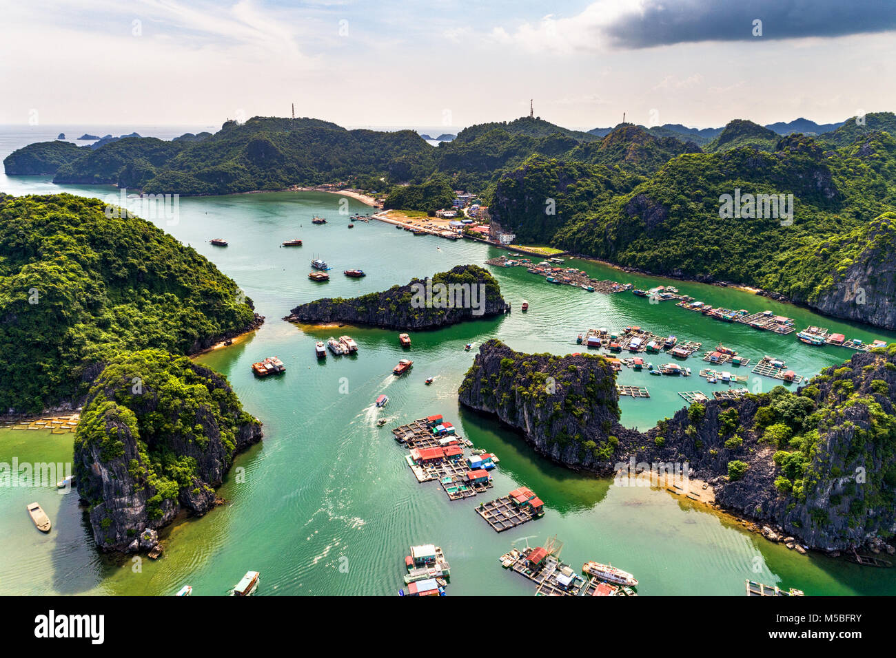 Floating fishing village and rock island in " Lan Ha " Bay, Vietnam ...