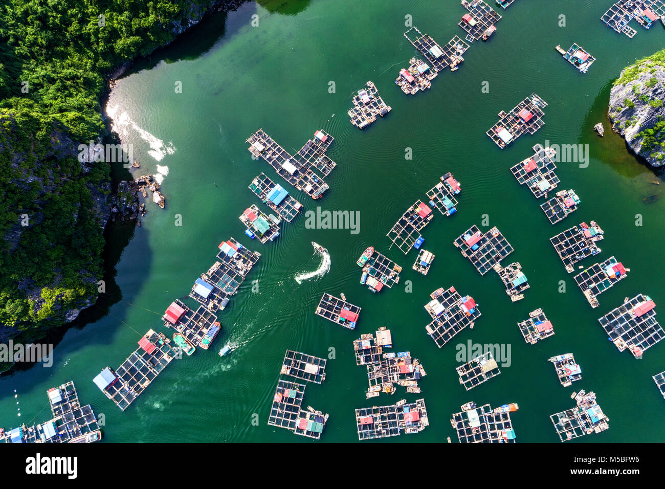 Floating fishing village and rock island in " Lan Ha " Bay, Vietnam ...