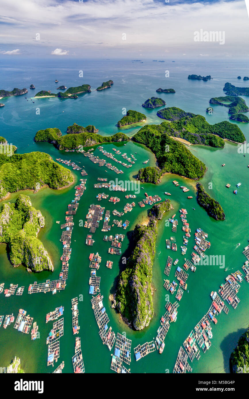 Floating fishing village and rock island in " Lan Ha " Bay, Vietnam ...