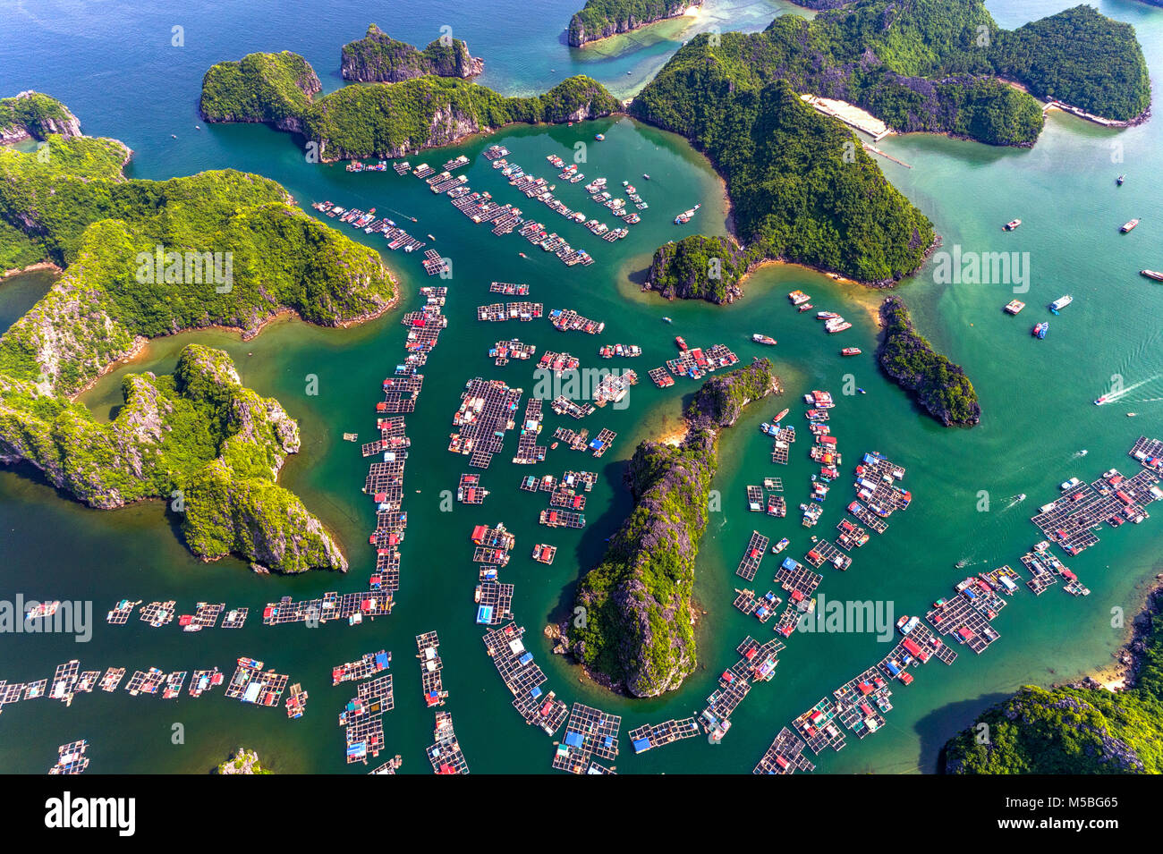 Floating fishing village and rock island in " Lan Ha " Bay, Vietnam ...