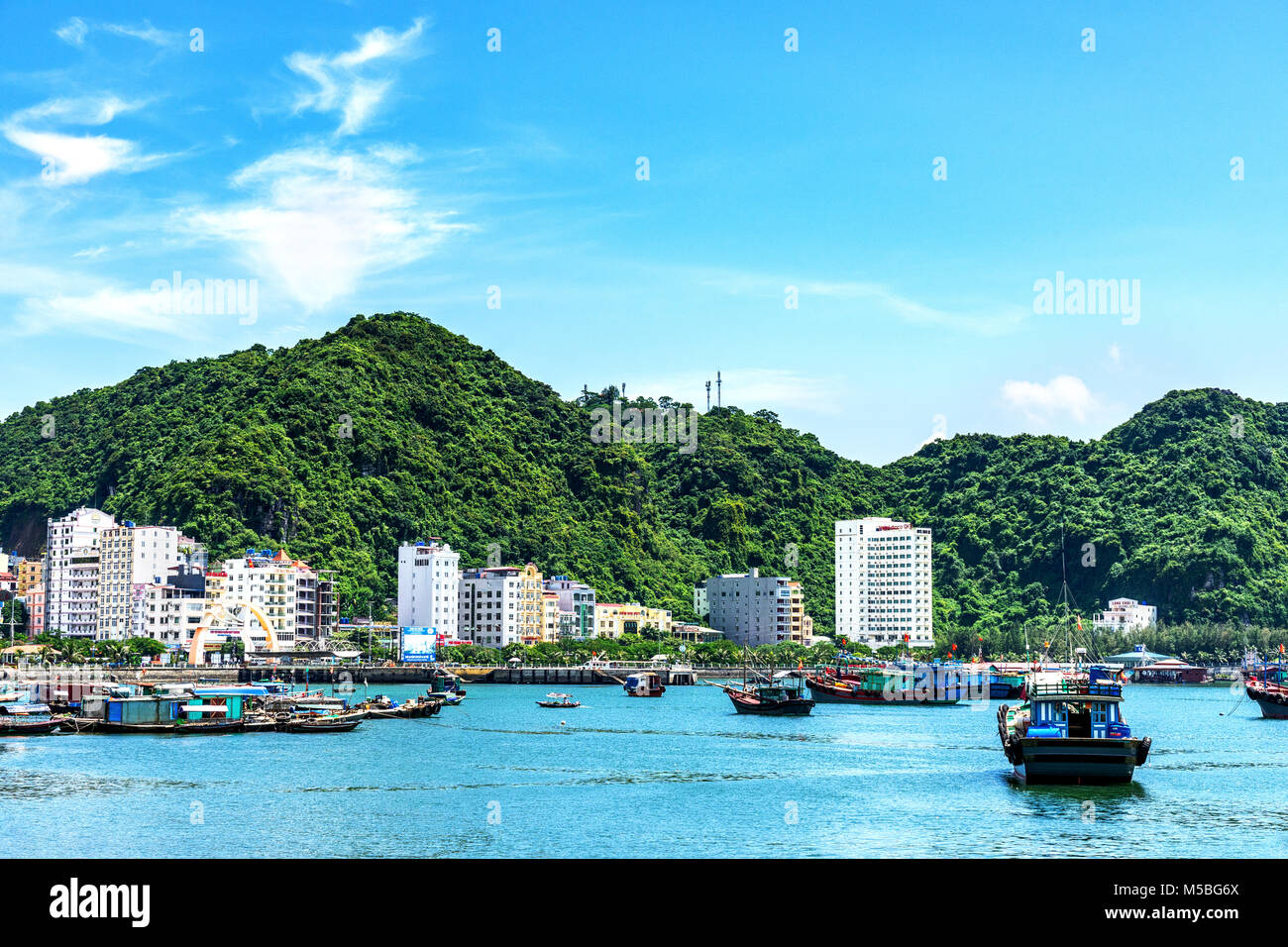 Floating fishing village and rock island in " Lan Ha " Bay, Vietnam ...
