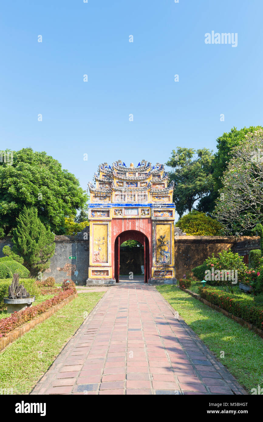 Yellow gate hi-res stock photography and images - Alamy