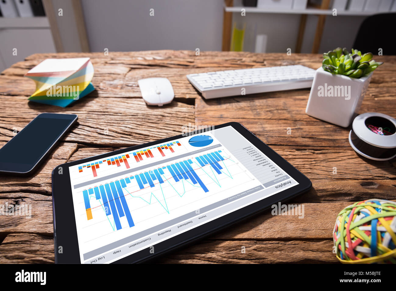 Comparison table chart hi-res stock photography and images - Alamy