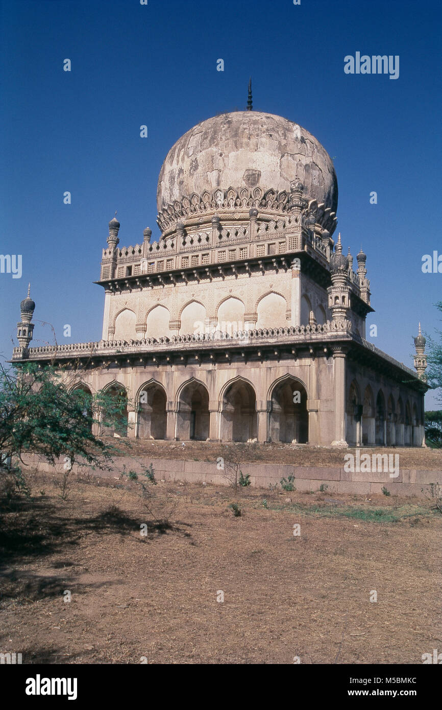 Qutub Shahi Tomb, Hyderabad, Andhra Pradesh, India Stock Photo - Alamy