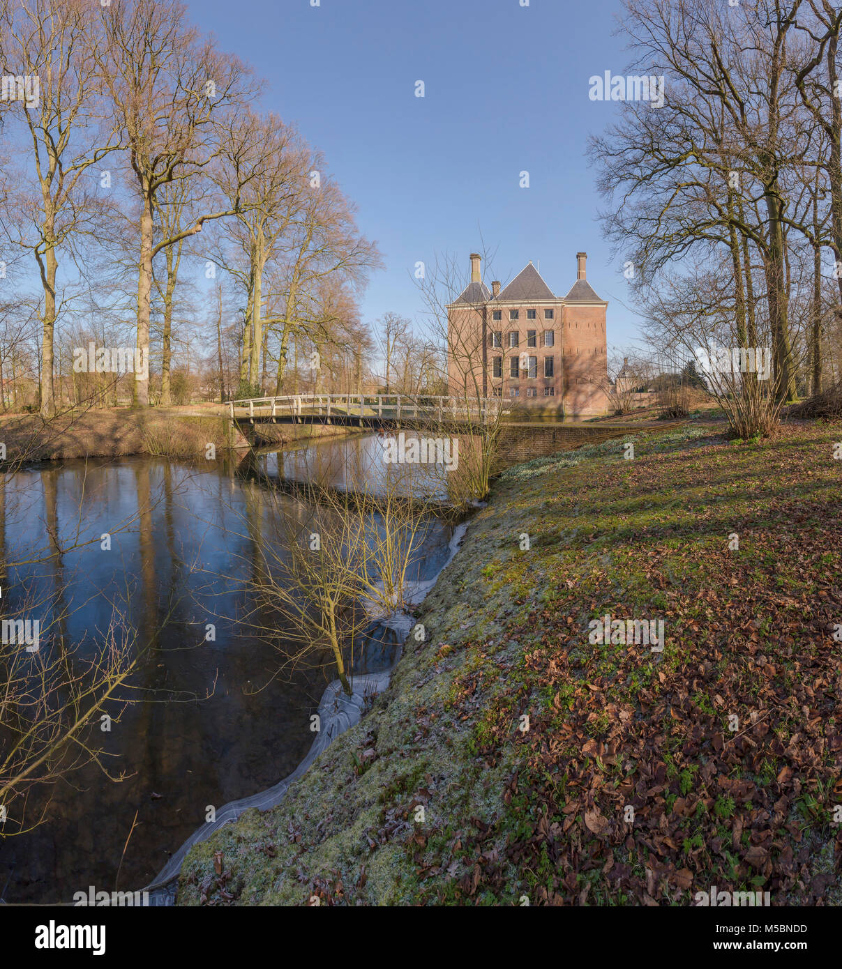 Amerongen castle with the park Stock Photo - Alamy