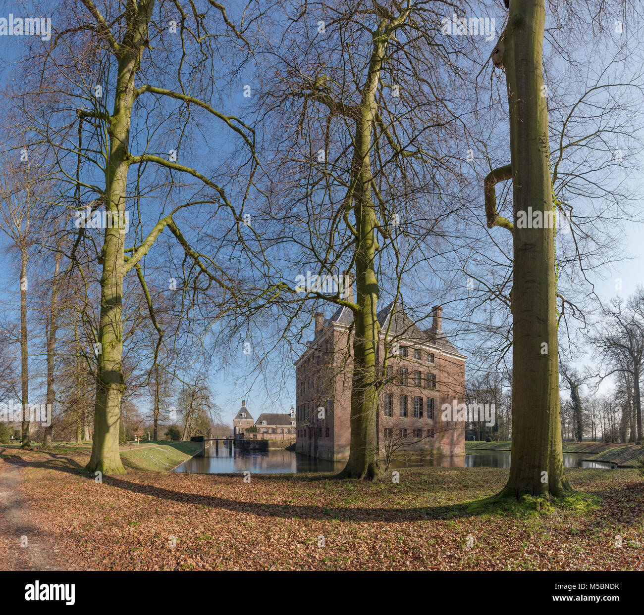 Amerongen castle with the park Stock Photo - Alamy