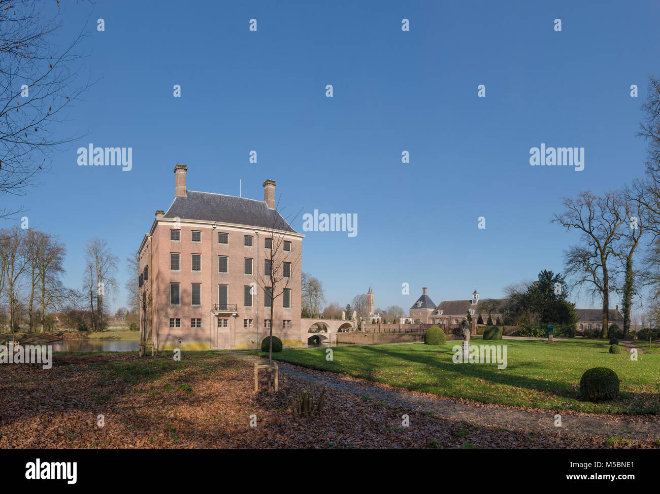 Amerongen castle with the park Stock Photo - Alamy