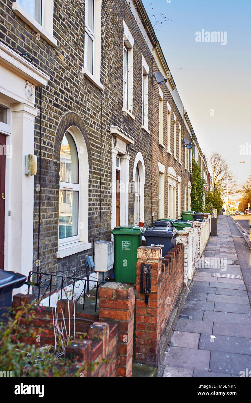 Suburban streetscapes hi-res stock photography and images - Alamy