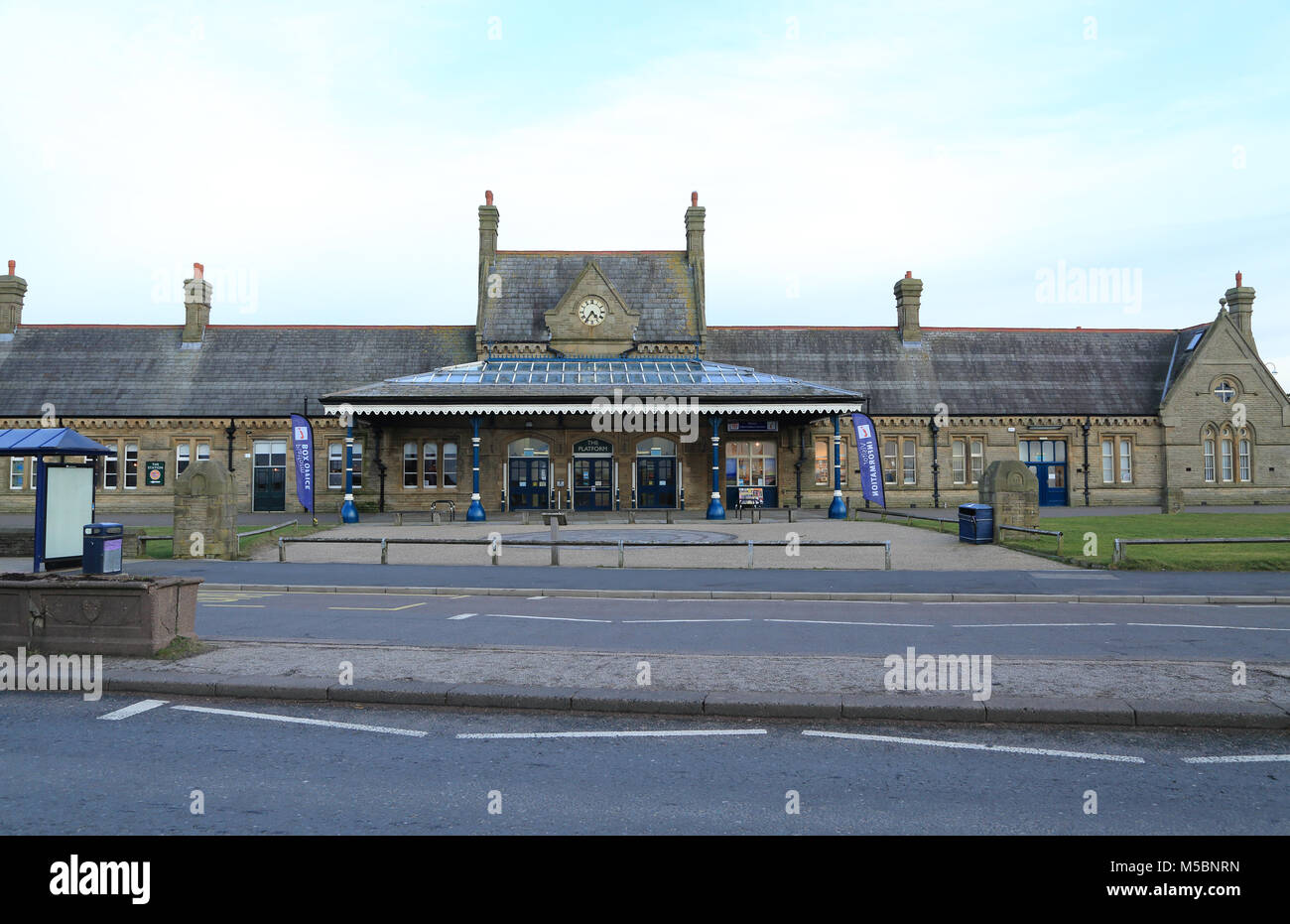 Morecambe promenade railway station hi-res stock photography and images ...