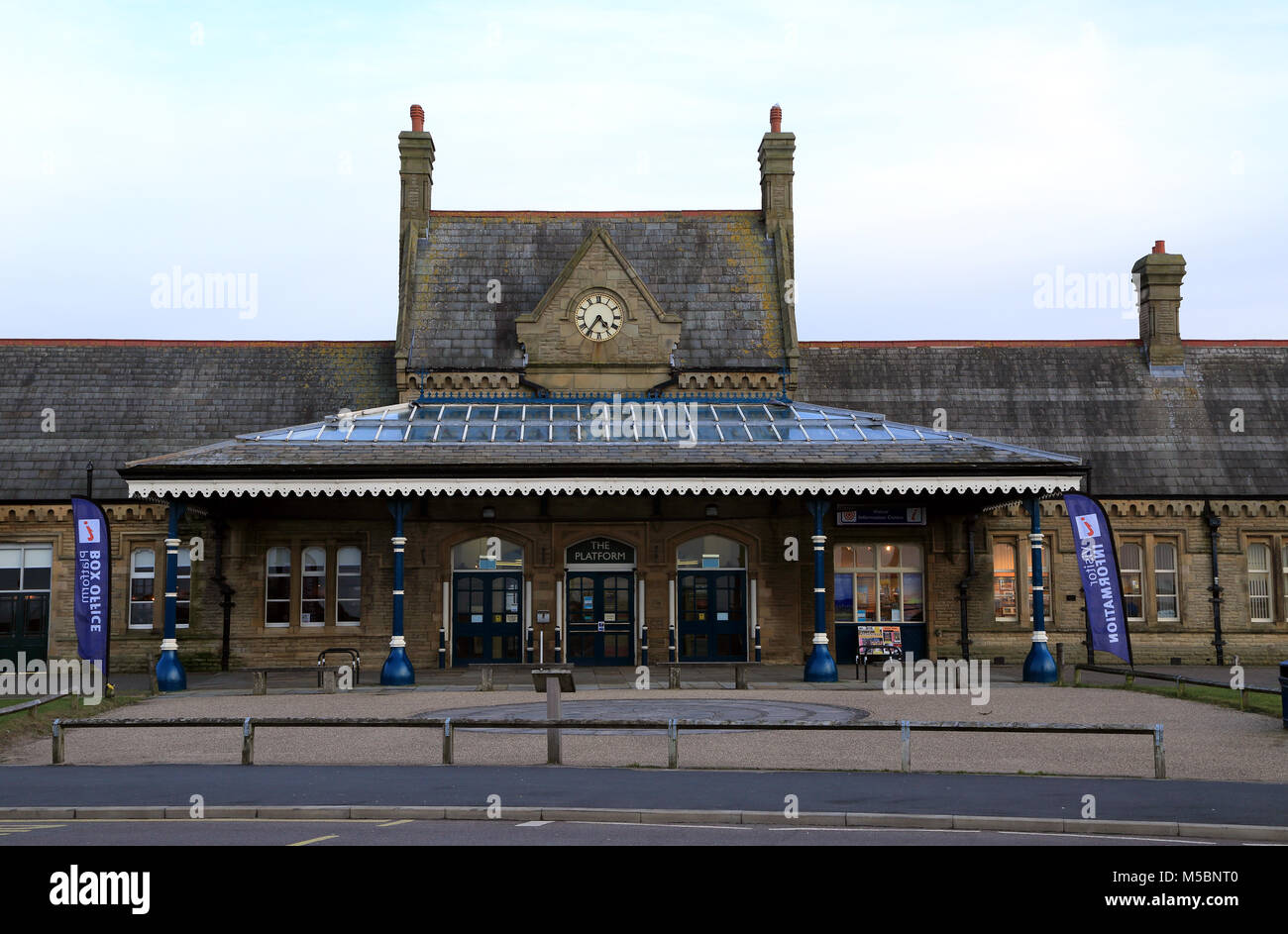 Morecambe promenade railway station hi-res stock photography and images ...
