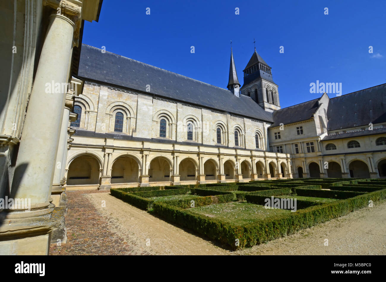 Cloistered hi-res stock photography and images - Alamy
