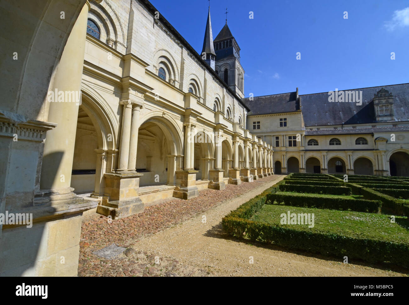Cloistered hi-res stock photography and images - Alamy