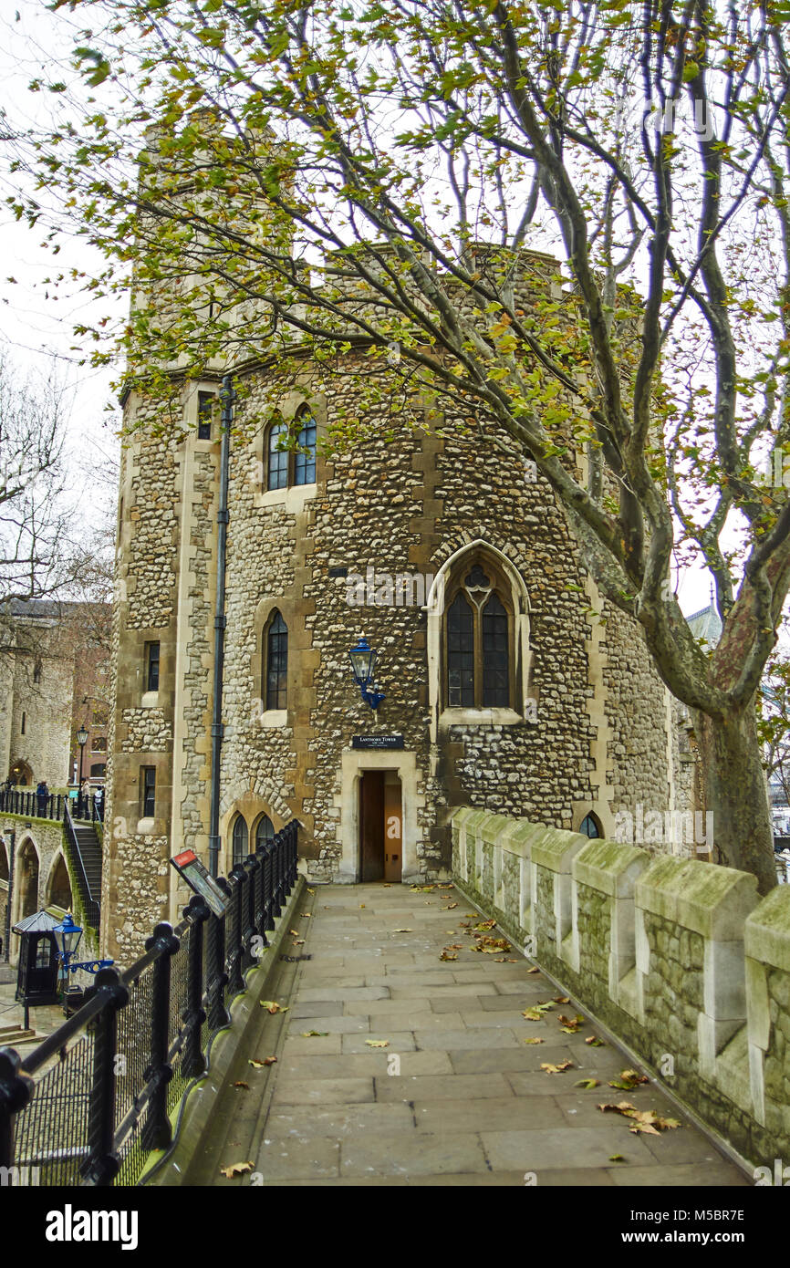 Inside the tower of london hi-res stock photography and images - Alamy