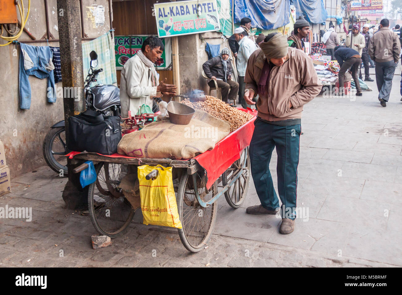 Street Vendor Sells Peanuts Stock Photo - Alamy