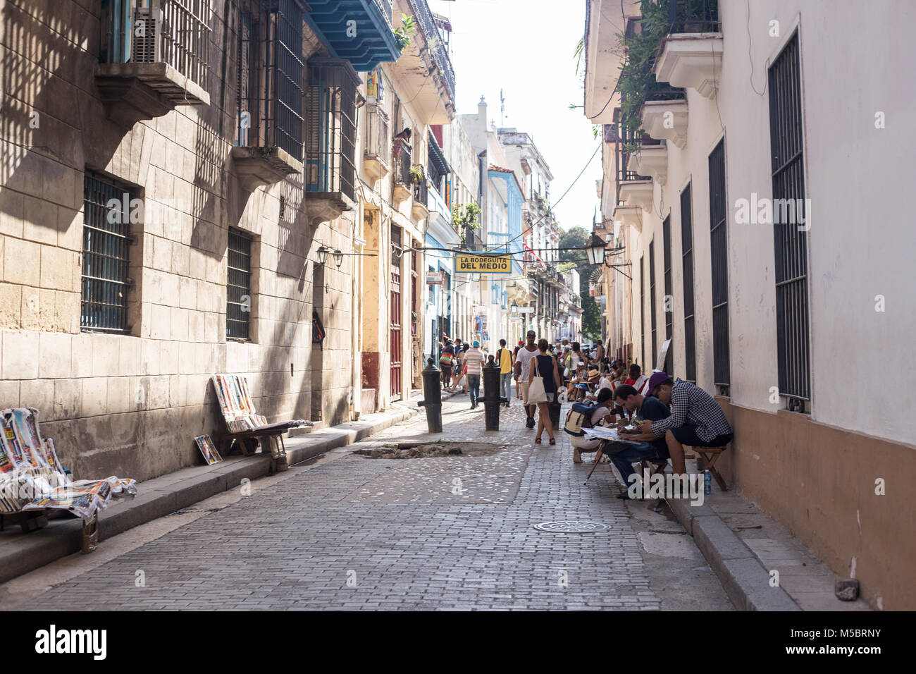 Cuban street life hi-res stock photography and images - Alamy