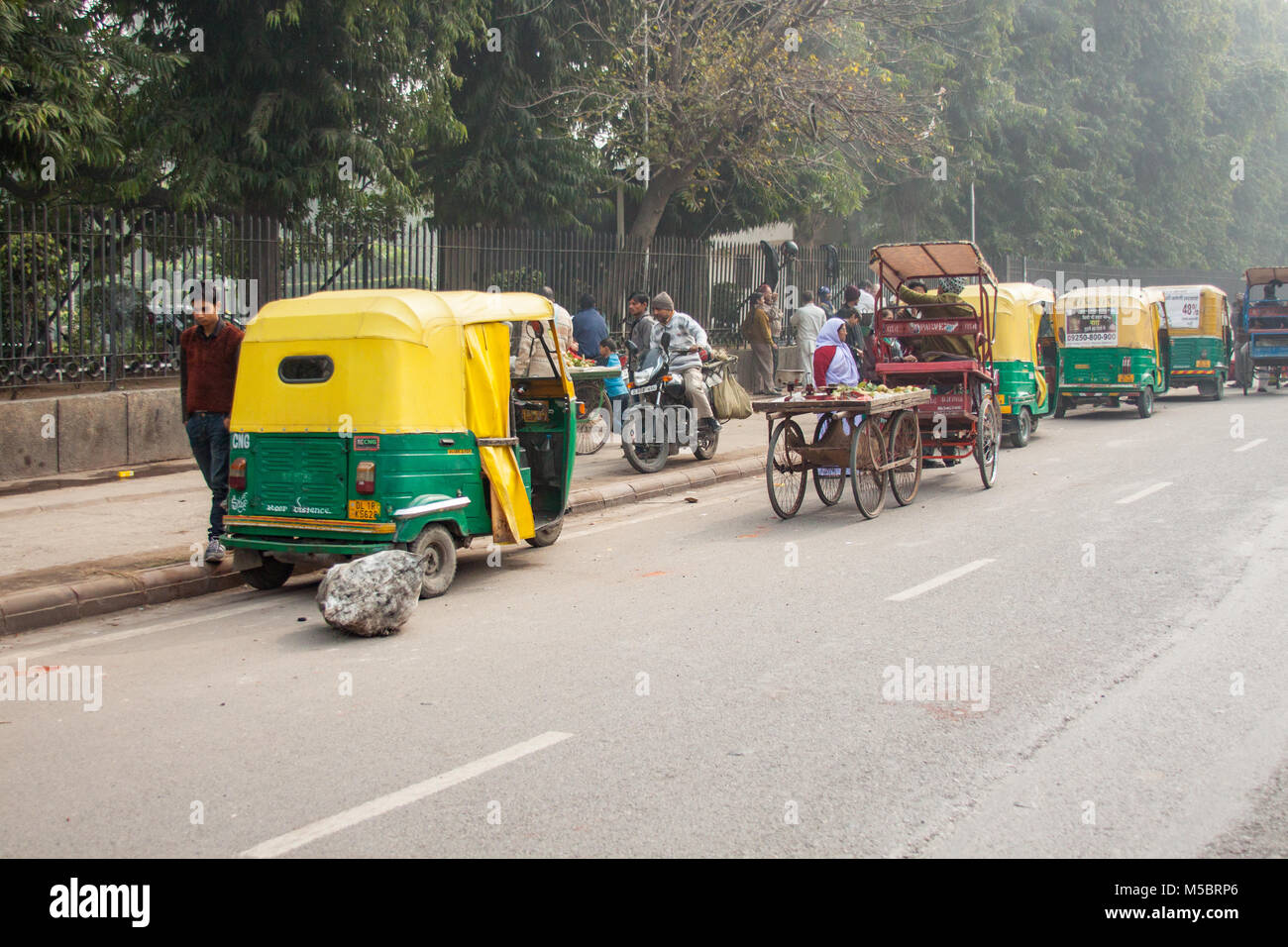 Tuk tuks at the roadside hi-res stock photography and images - Alamy
