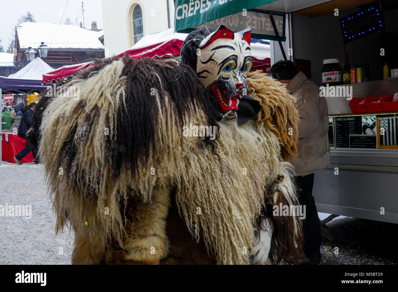 Val mask wood hi-res stock photography and images - Alamy