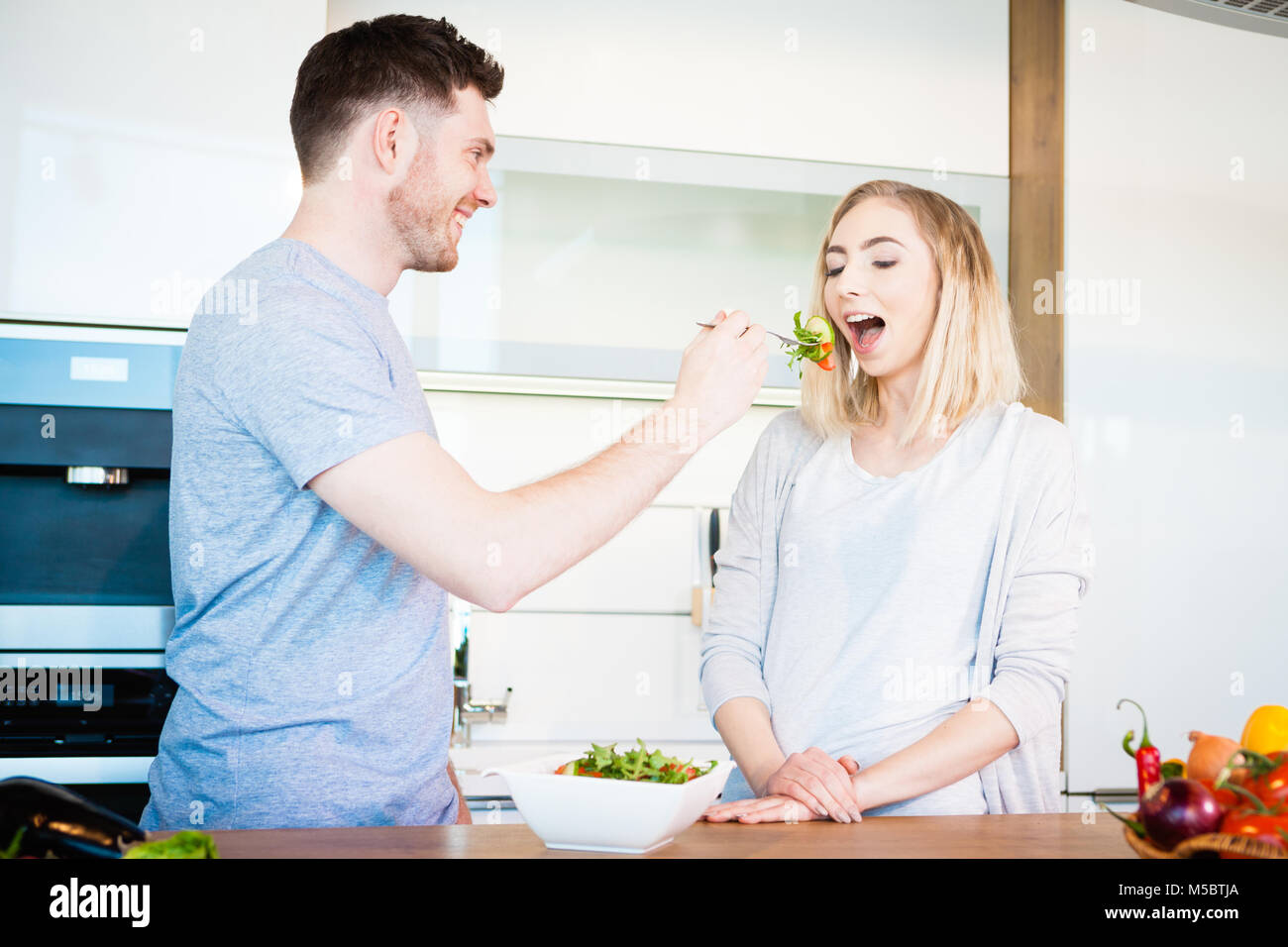 couple eating food Stock Photo - Alamy